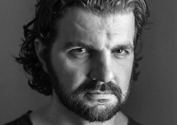 The Glass House in de mist