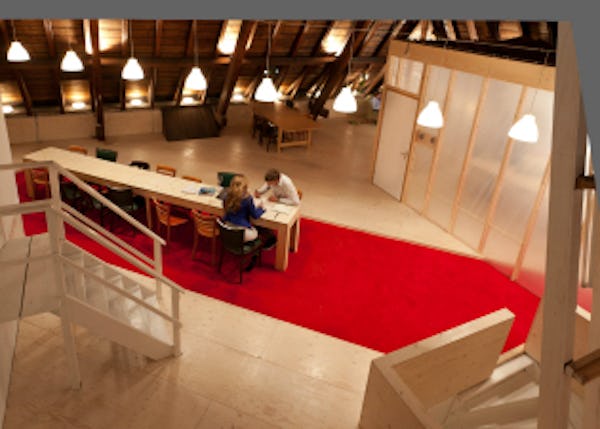 Flexwerken op zolder station Delft