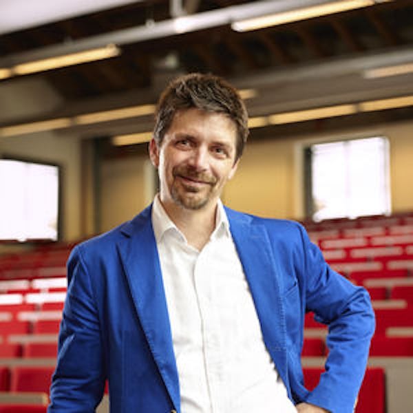 Peter Russell stopt als decaan Bouwkunde TU Delft