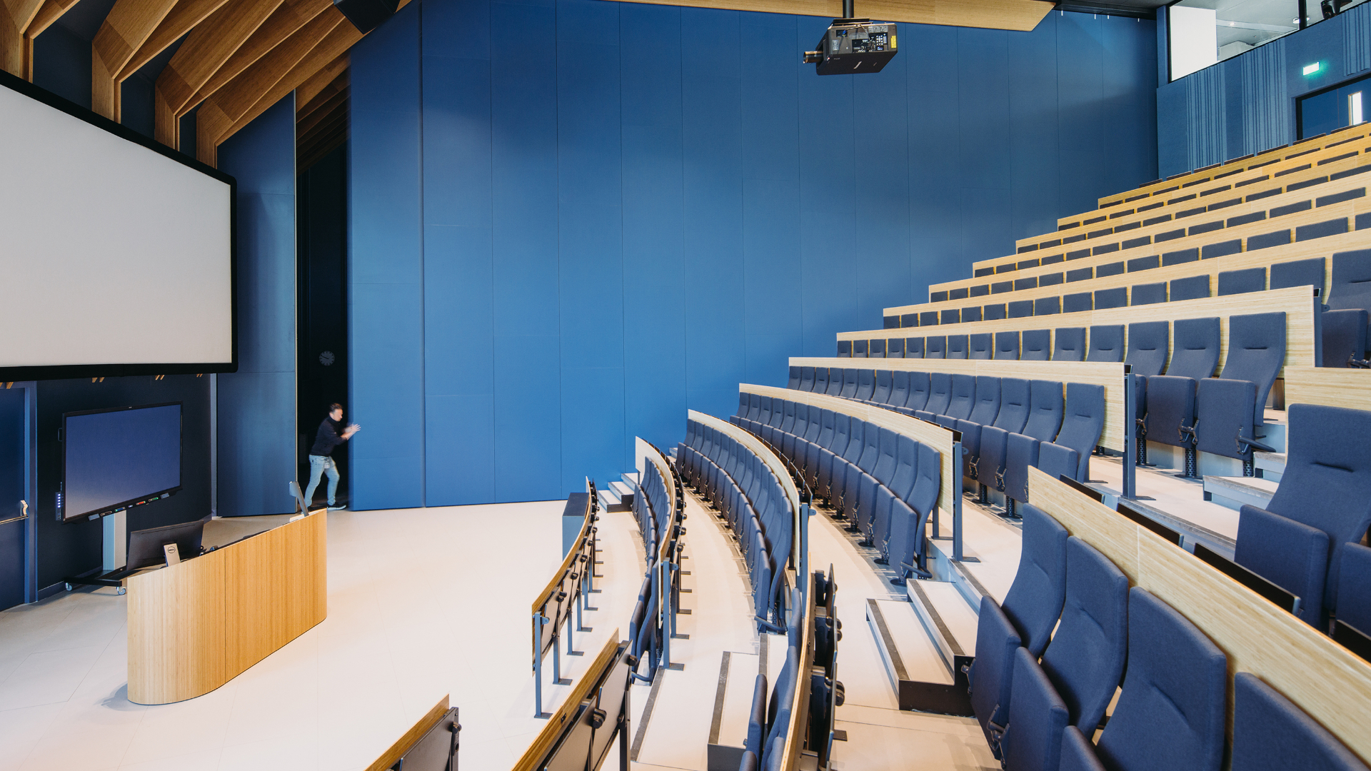 Onderwijsgebouw Echo, TU Delft, zet in op sociaal, mentaal en fysiek ...