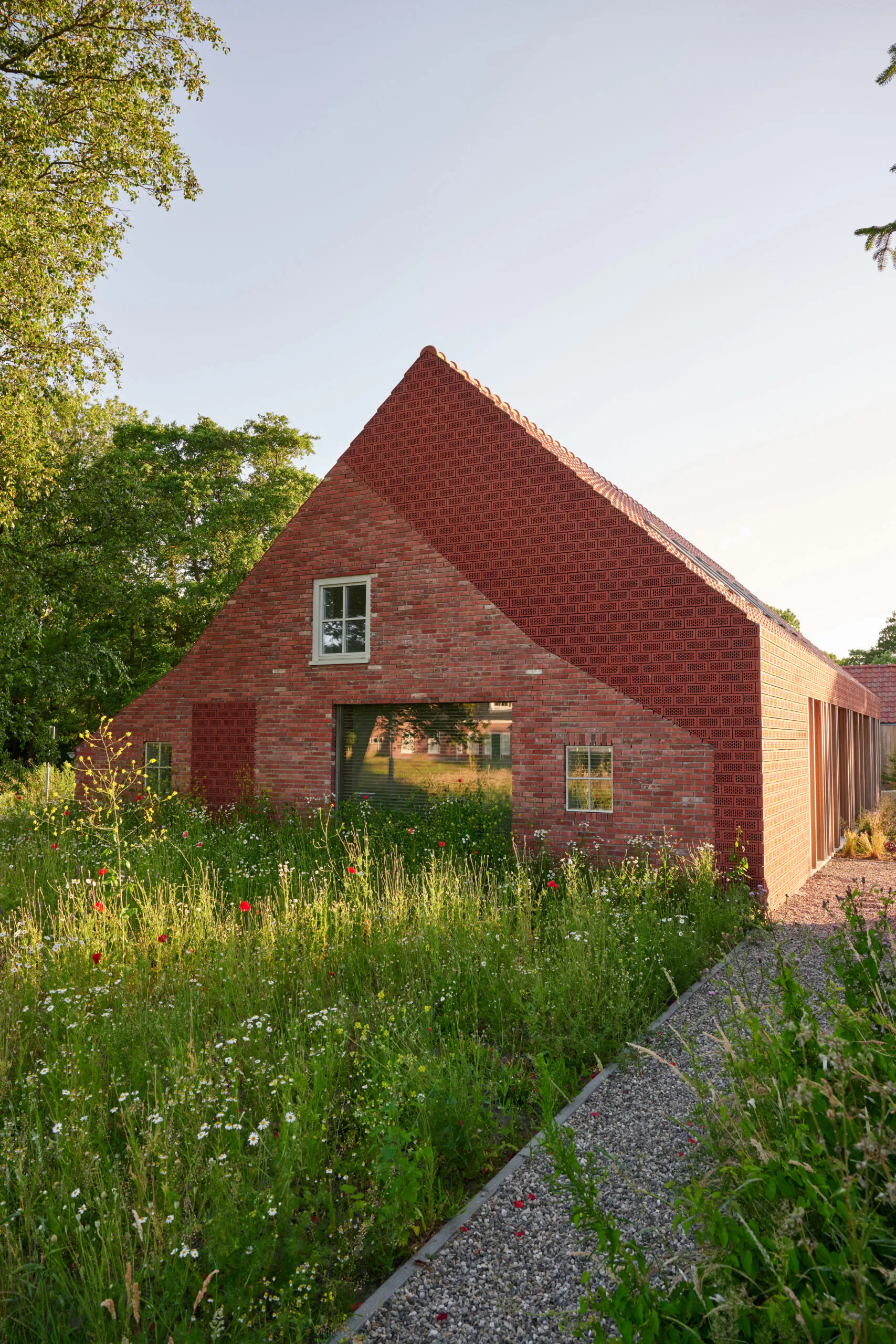 +PEIL Architecten laat met Drents Rood zien hoe nieuwe, strakke ...